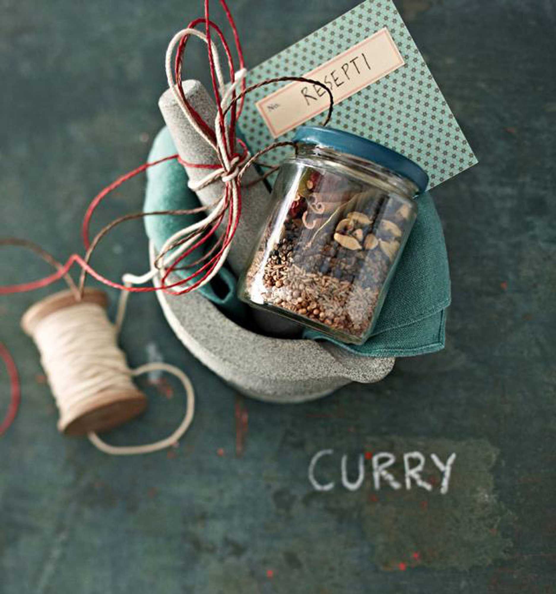 Intilainen currymausteseos lahjaksi – kurkkaa ohje! | Meillä kotona