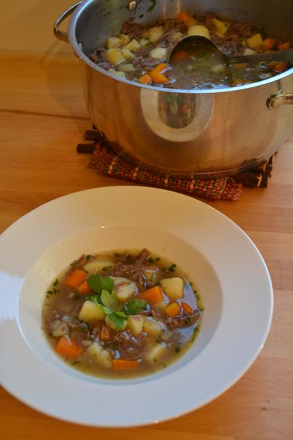 Lihakeitto lipstikalla – katso resepti! | Maku