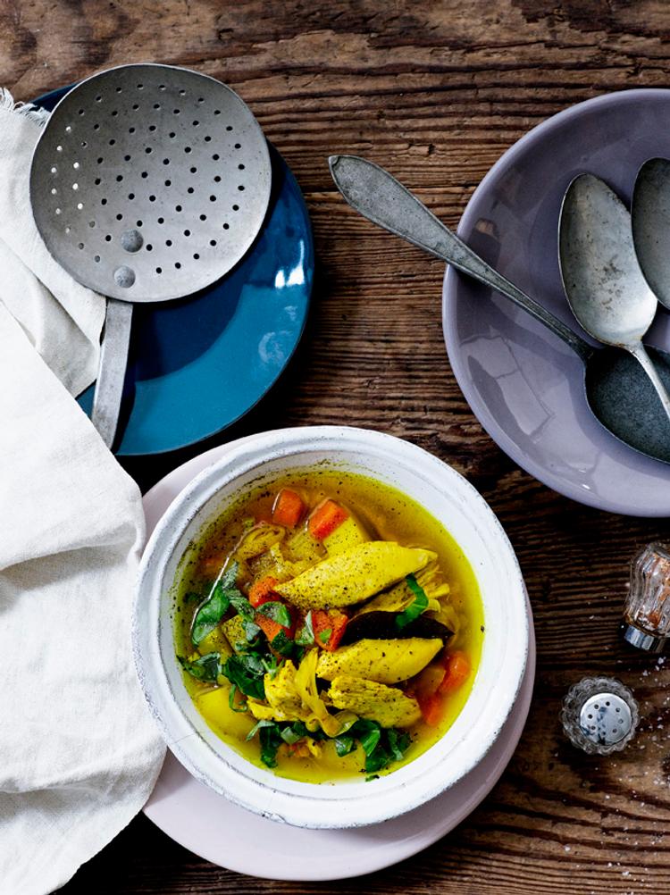 Kanakeitto kokonaisesta kanasta – katso resepti! | Meillä kotona