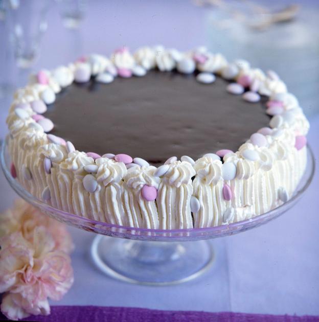 Suklainen kinuskikakku – katso resepti! | Maku