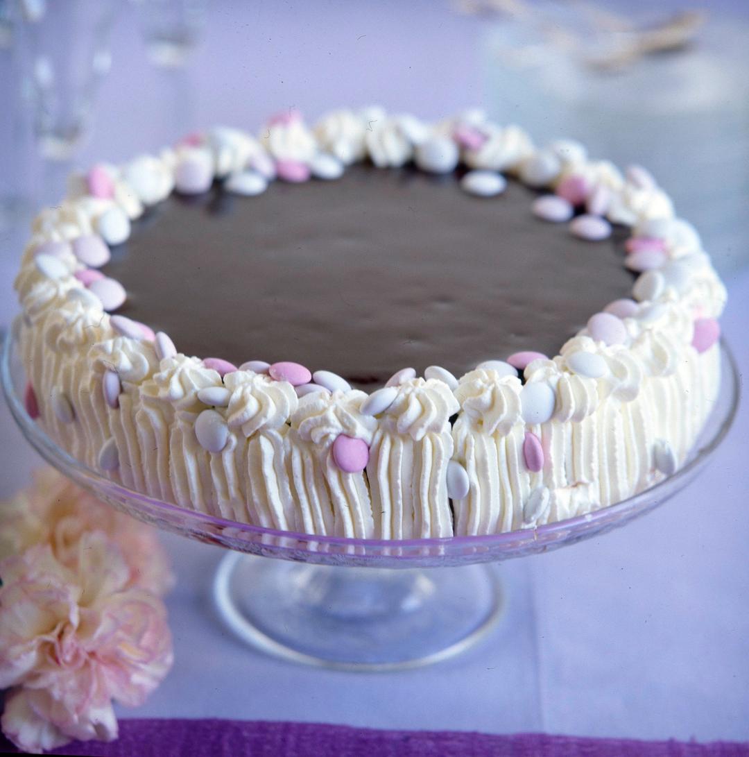 Suklainen kinuskikakku – katso resepti! | Maku