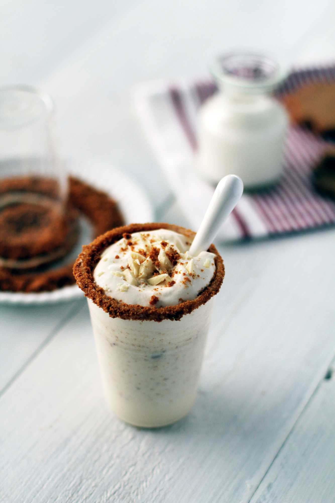 Pipari-val­ko­suklaa­pir­te­lö | Maku