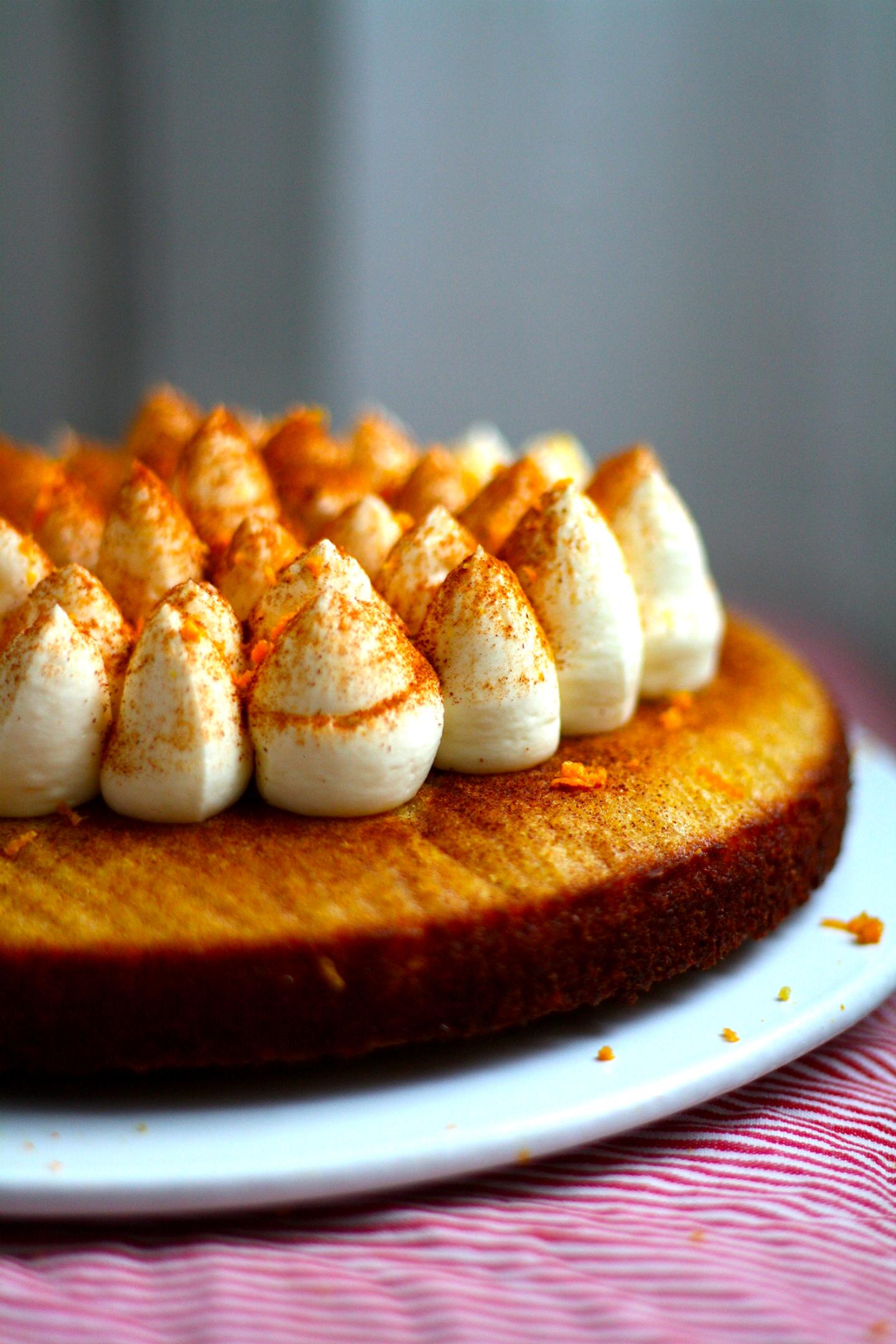 Appelsiini-hunajakakku – katso resepti! | Maku