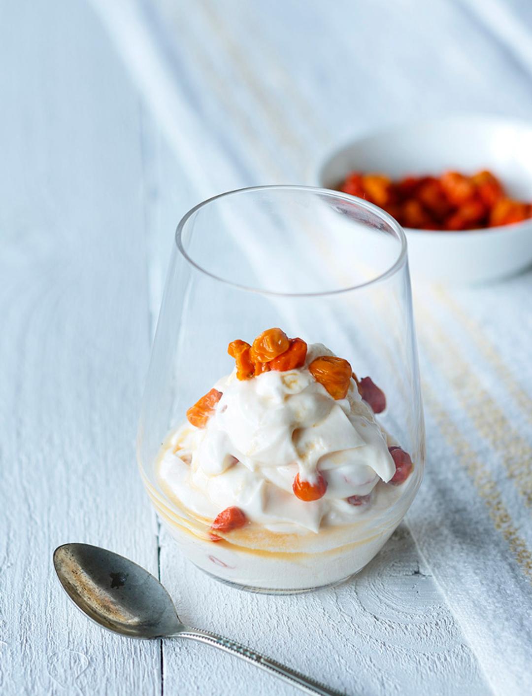 Tyrni-mascarponevaahto – katso resepti! | Meillä kotona