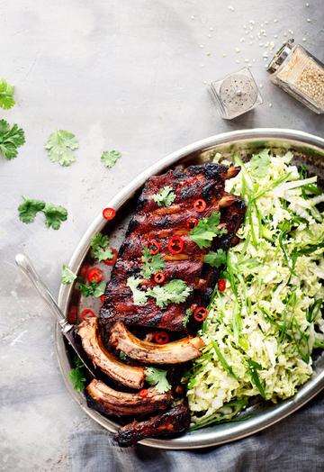 Tomahawk-pihvi grillissä – katso ohje! | Maku