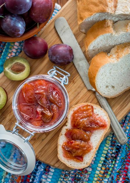 Romminen luumuhillo – katso resepti! | Maku