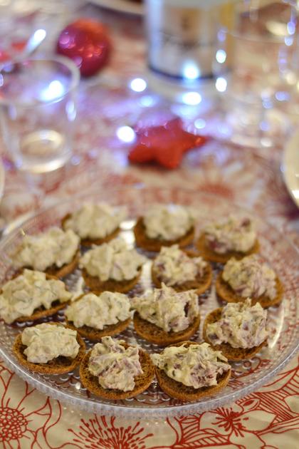 Ruisnapit sienisalaatilla ja kylmäsavustetulla hevosella | Maku