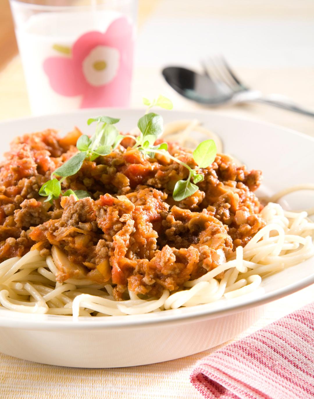 Jauheliha-spagettikastike – katso ohje! | Maku