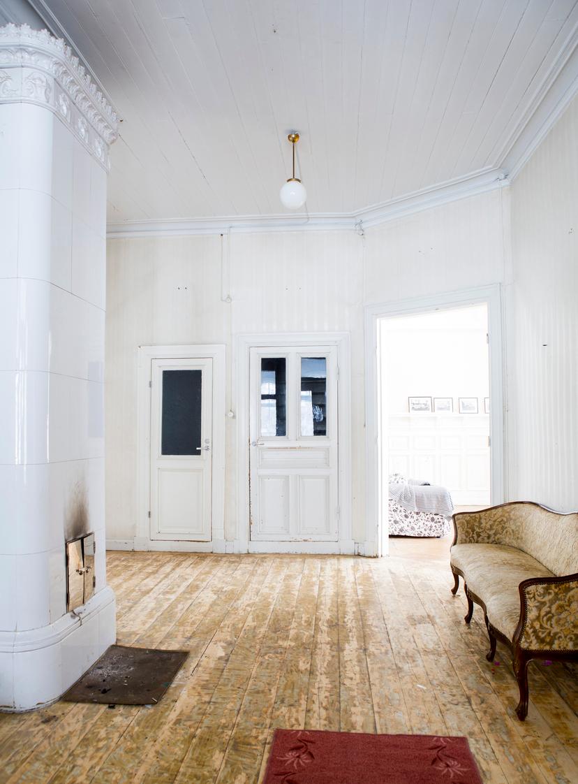 Äiti, kolme pientä lasta ja 650 neliön rämä pitsihuvila | Meidän Talo