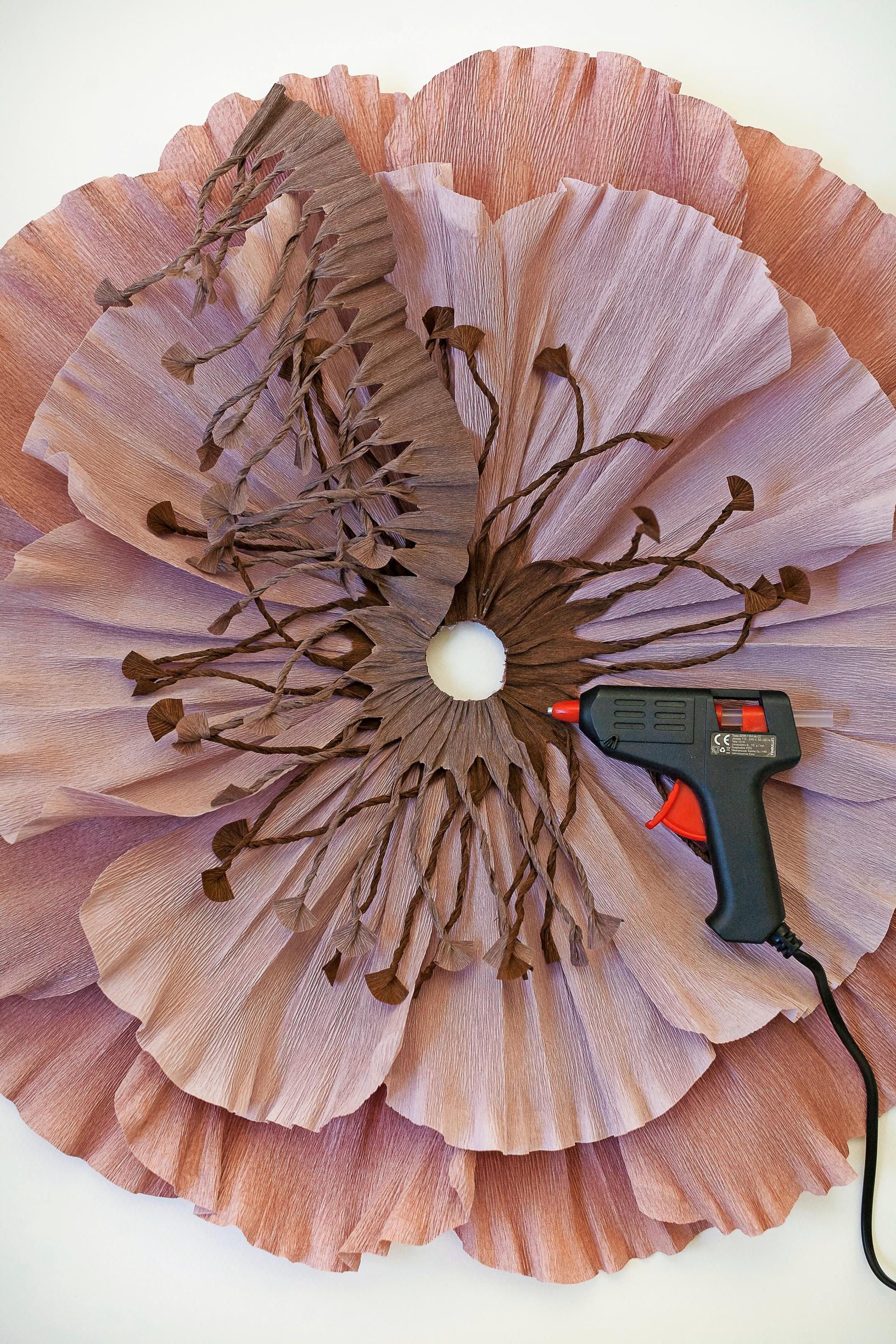 Jättikukkavalaisin kreppipaperista – katso ohje! | Kotivinkki