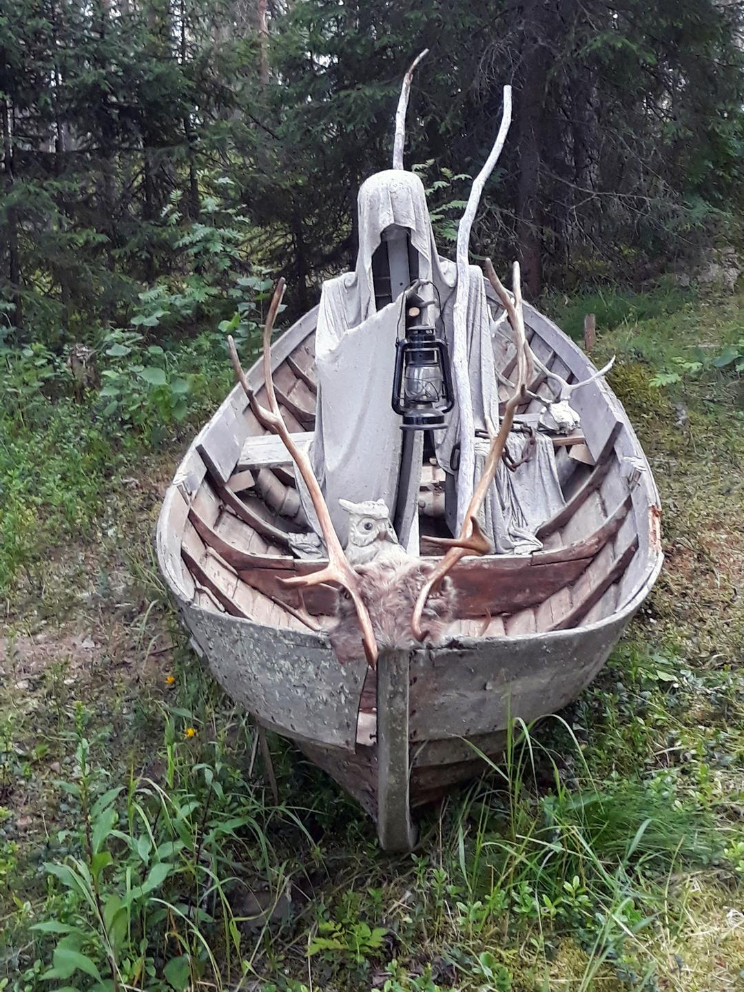 Viikatemies pihakoristeena | Kotona