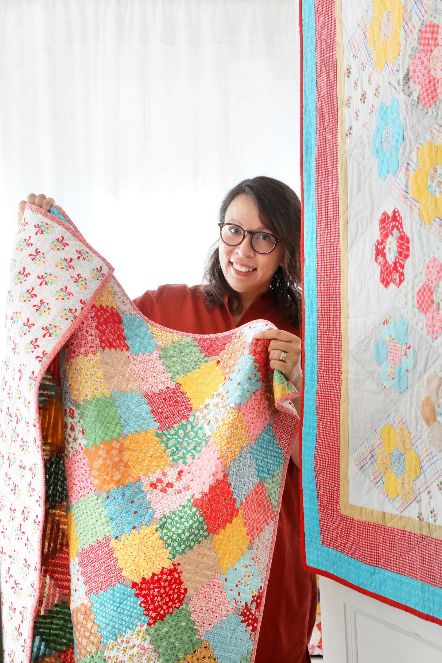 Krista ompelee upeita tilkkutöitä – peitossa on 1989 tilkkua | Meillä ...