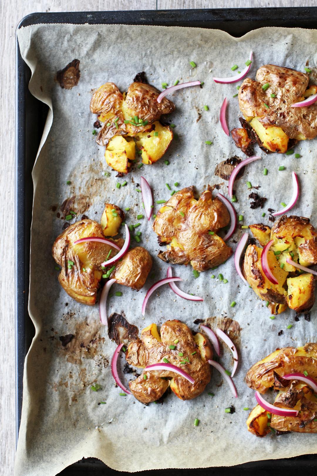 Murskatut perunat uunissa – katso ohje! | Maku