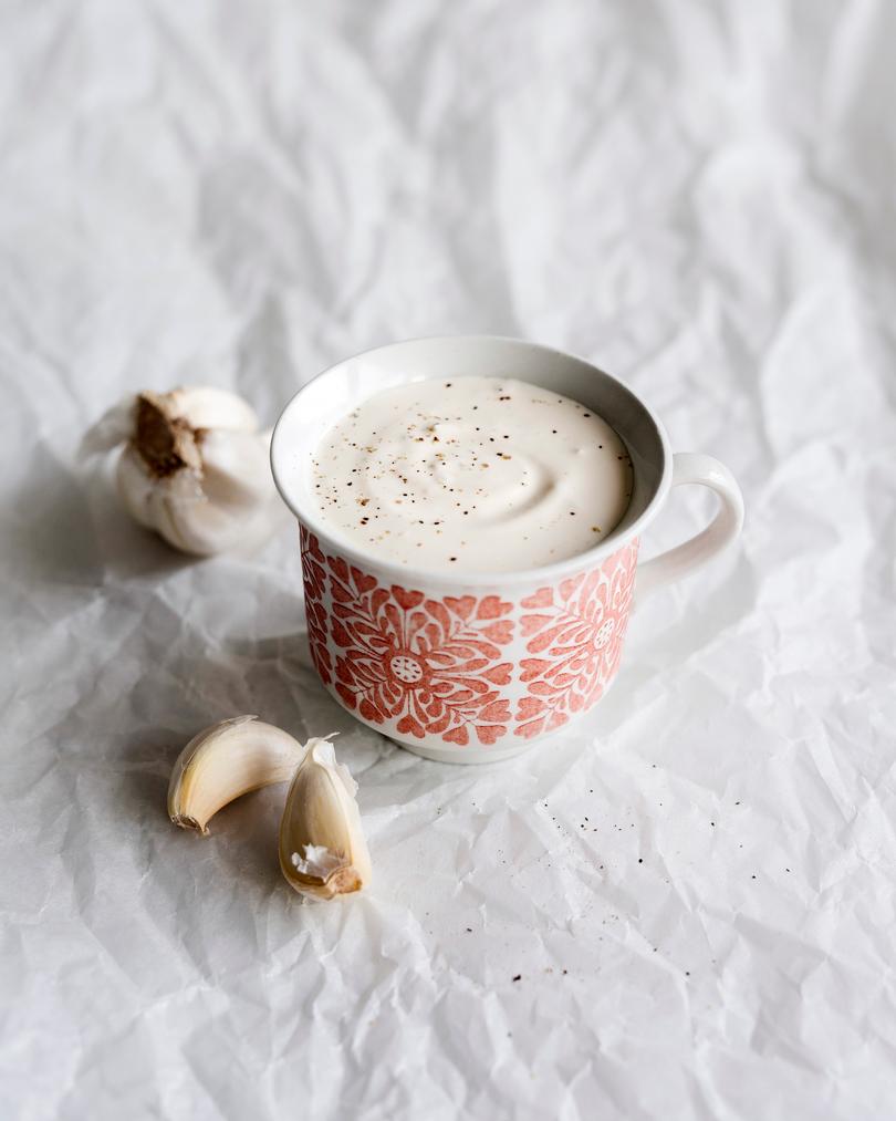 Ranskankerma-valkosipulikastike | Maku