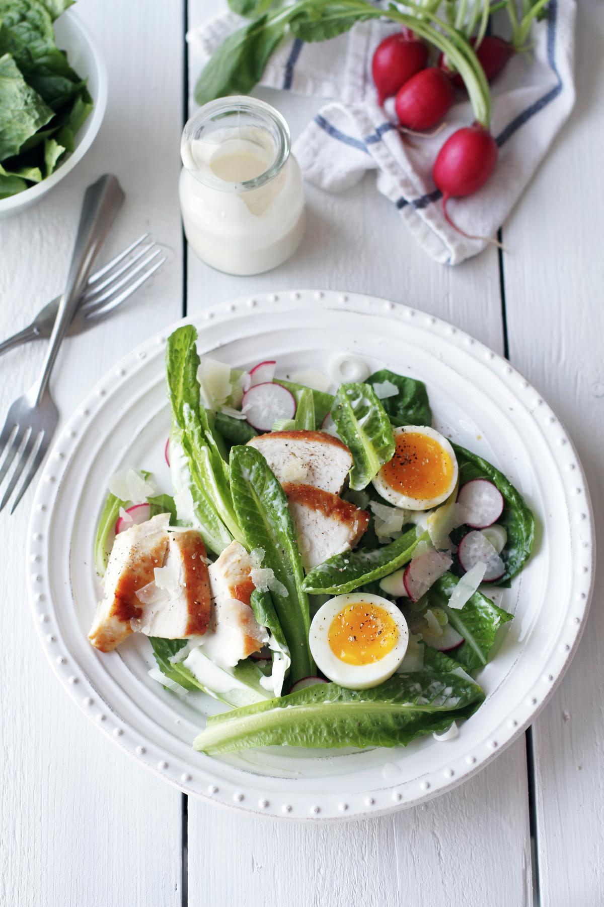 Grillattu kana-caesarsalaatti – katso ohje! | Maku