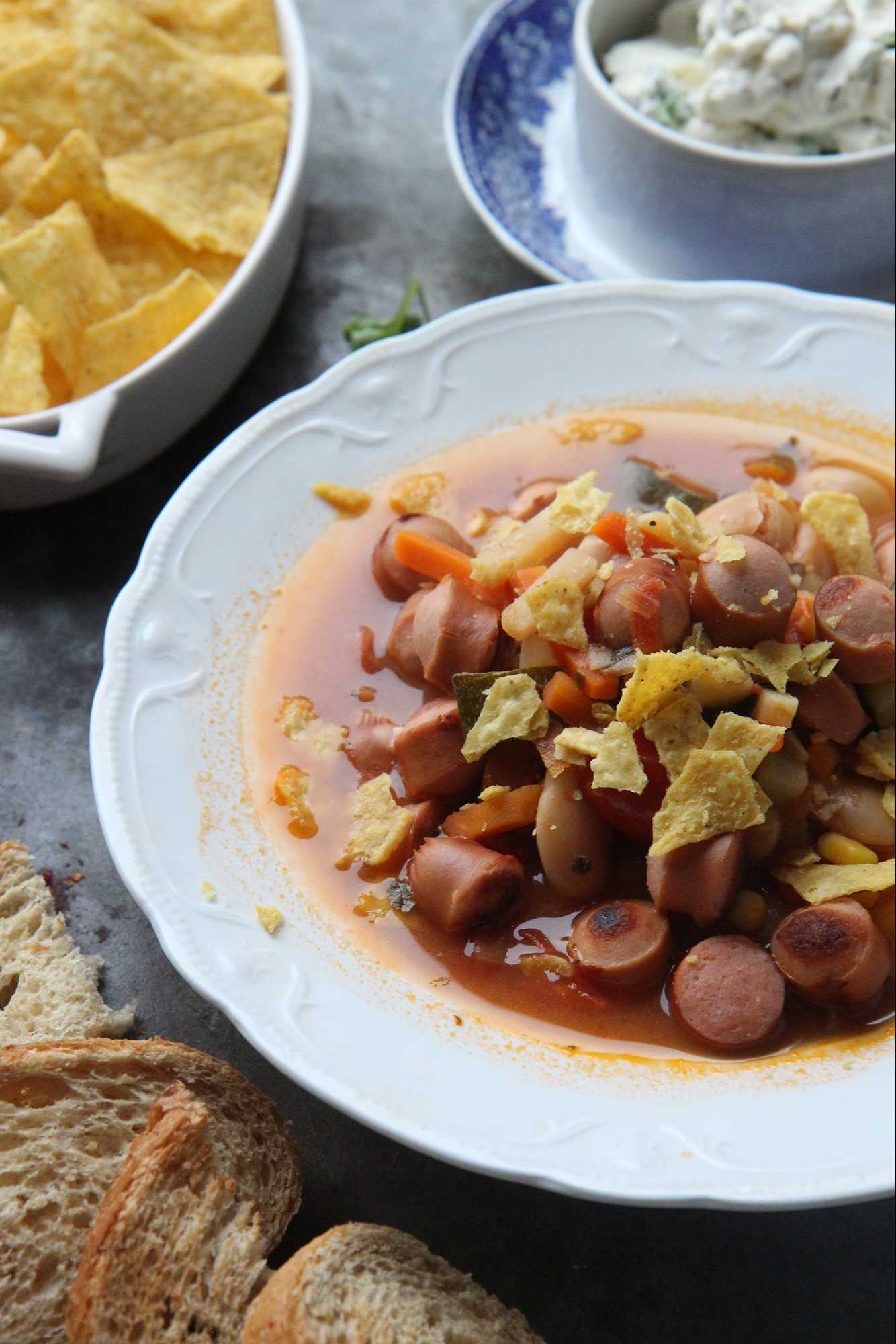 Tomaattinen texmex-nakkikeitto | Maku