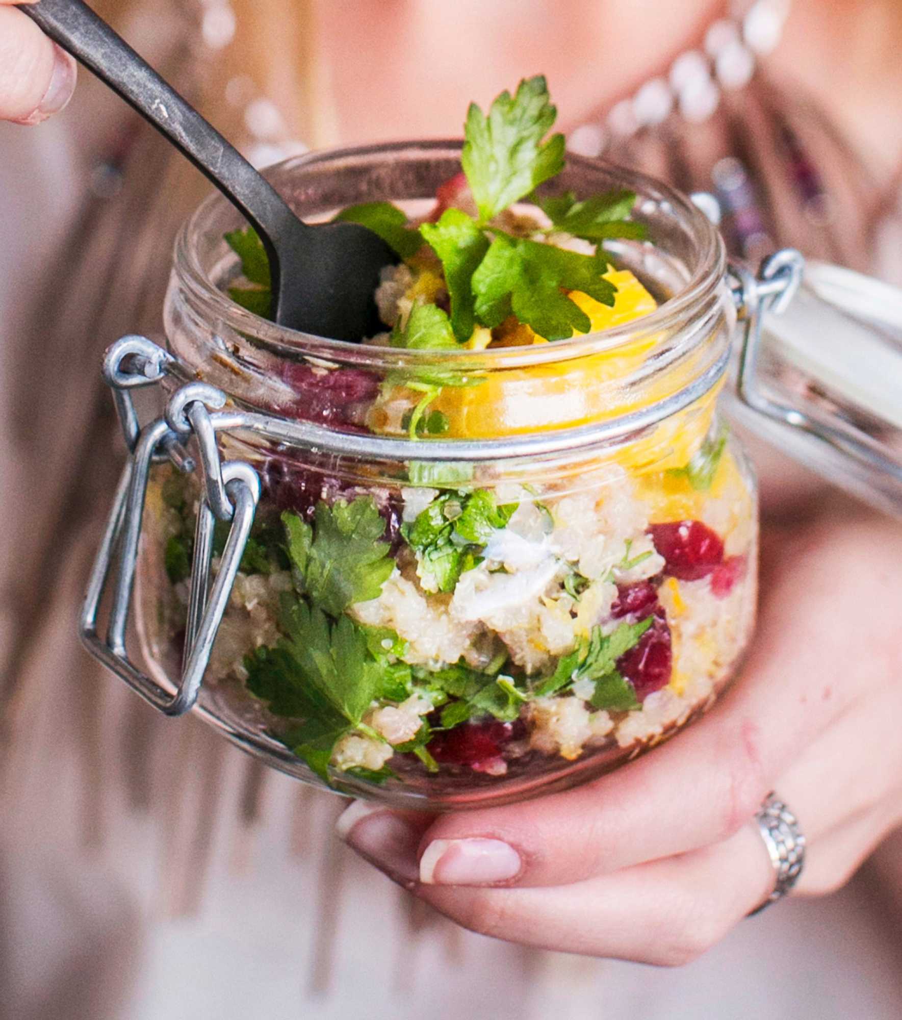 Kvinoa-karpalosalaatti | Maku