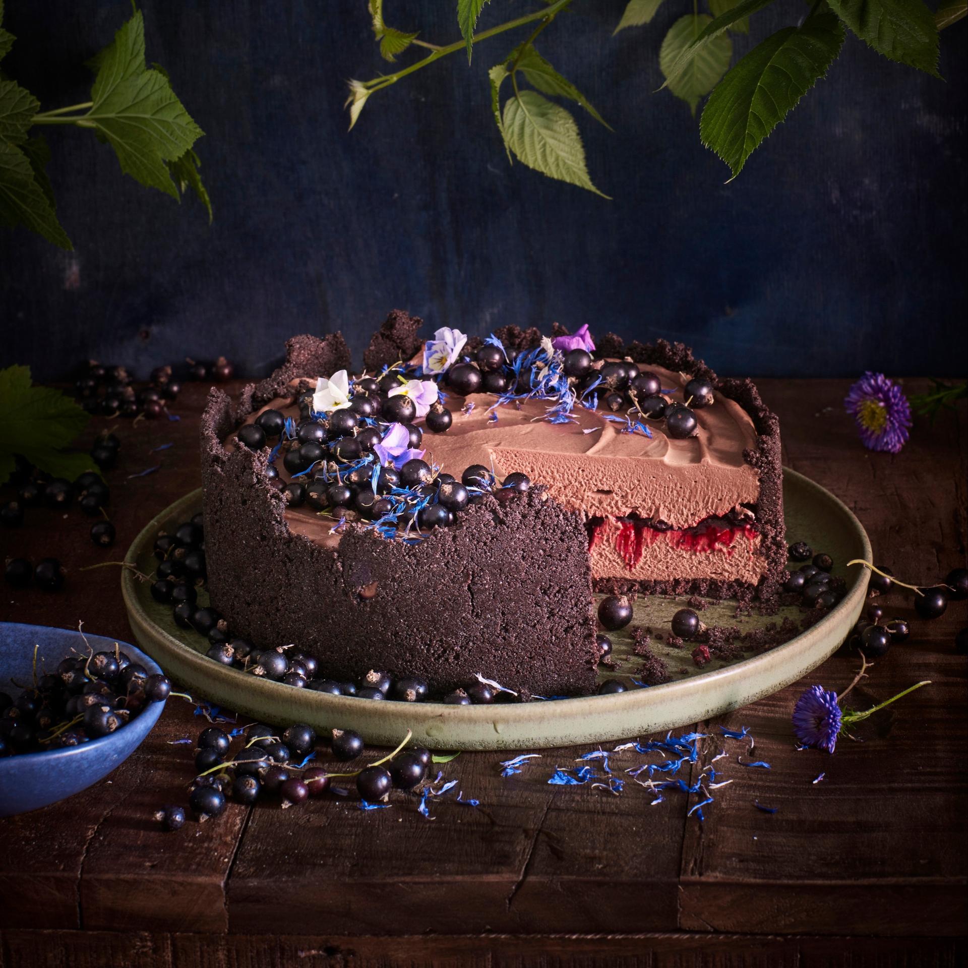 Mustaherukka-suklaajuustokakku – nappaa resepti! | Maku