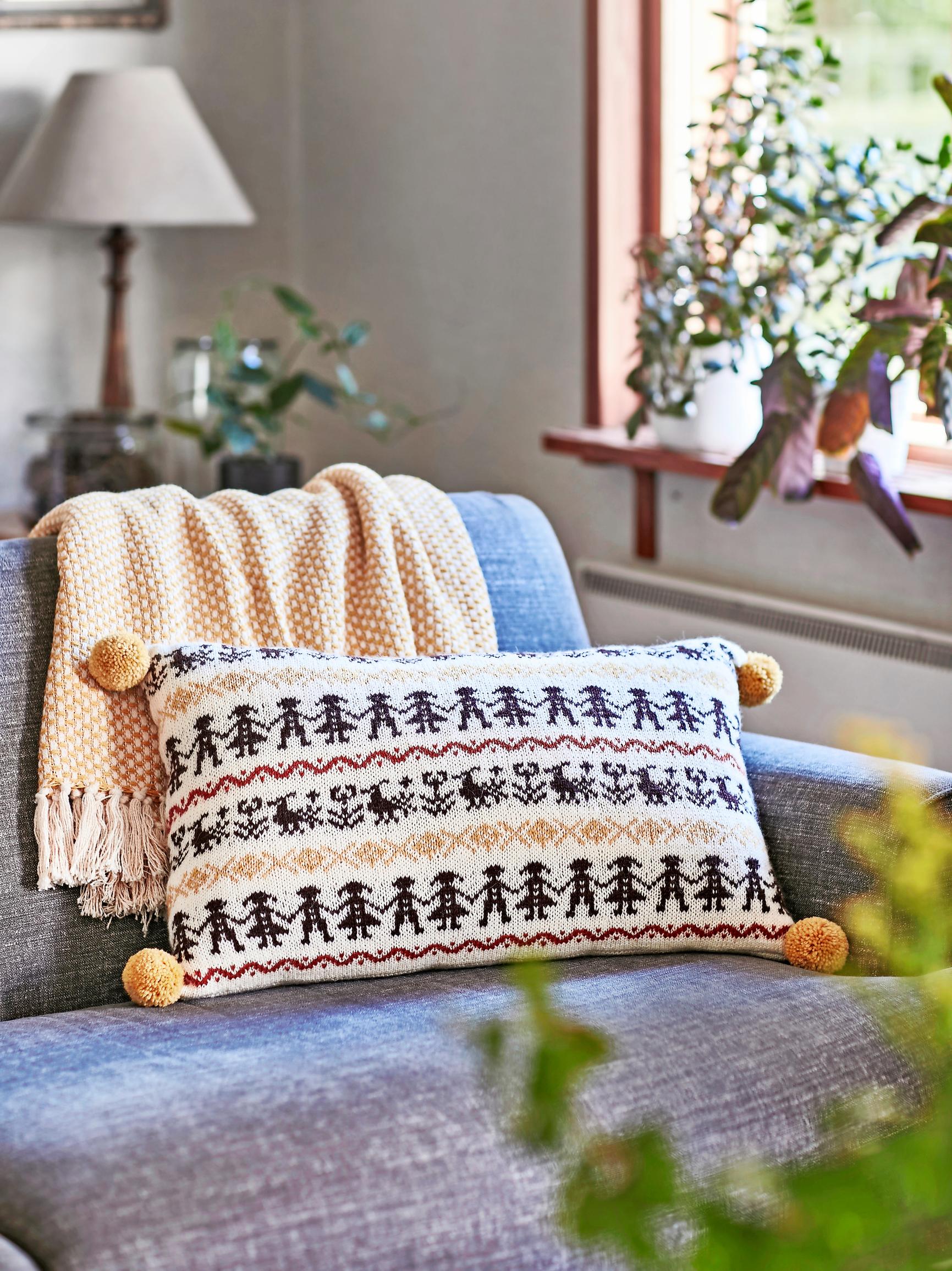 Neulottu Lumihiutale-tyyny – ohje | Unelmien Talo&Koti