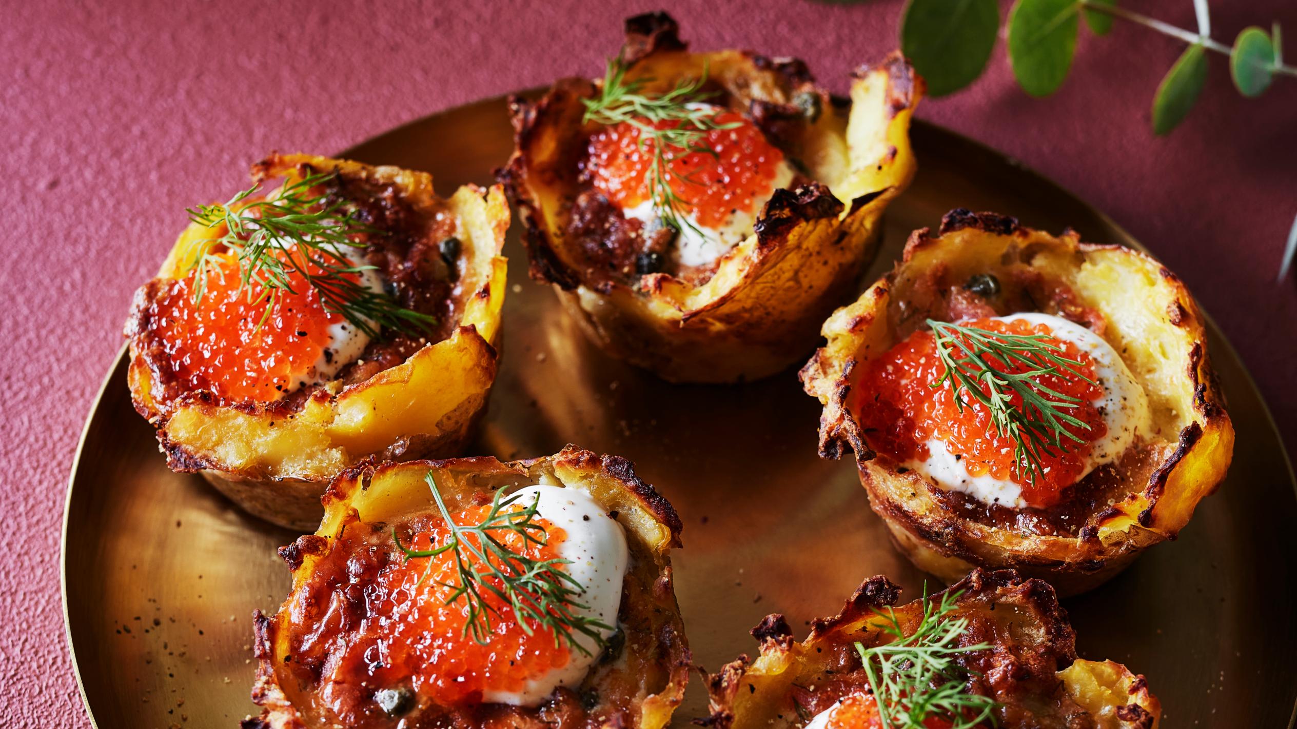 Lyttyperuna-lohipiirakat − katso ohje! | Maku