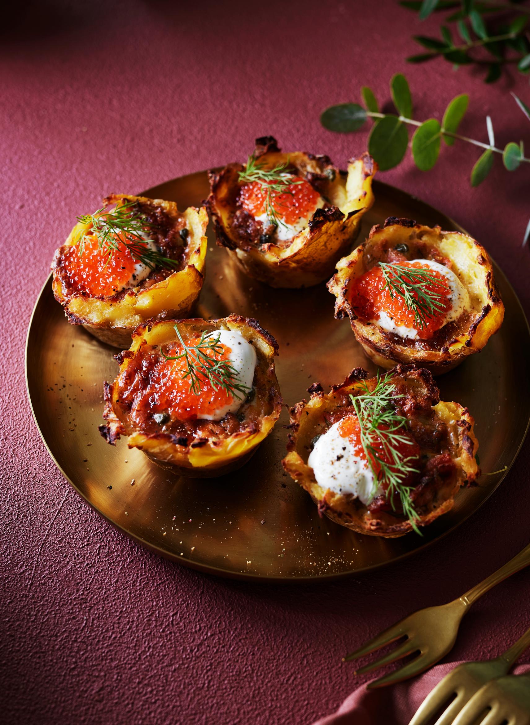 Lyttyperuna-lohipiirakat − katso ohje! | Maku