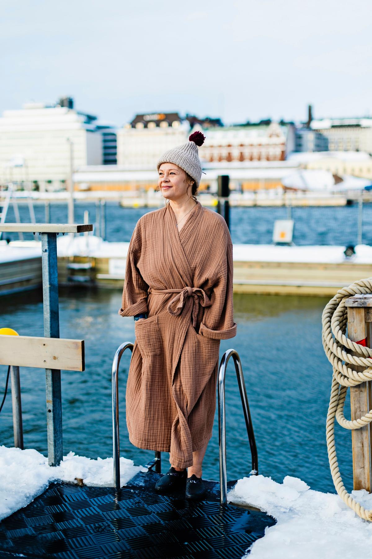 Kirjailija Veera Salmi harrastaa avantouintia | Kotivinkki