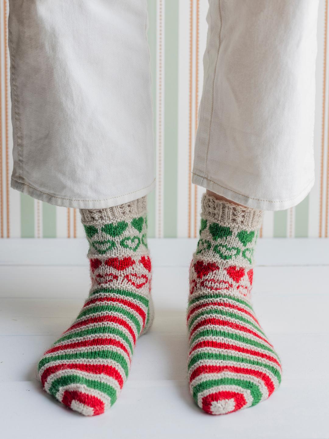 Jouluiset sydänsukat – katso ohje! | Kotona