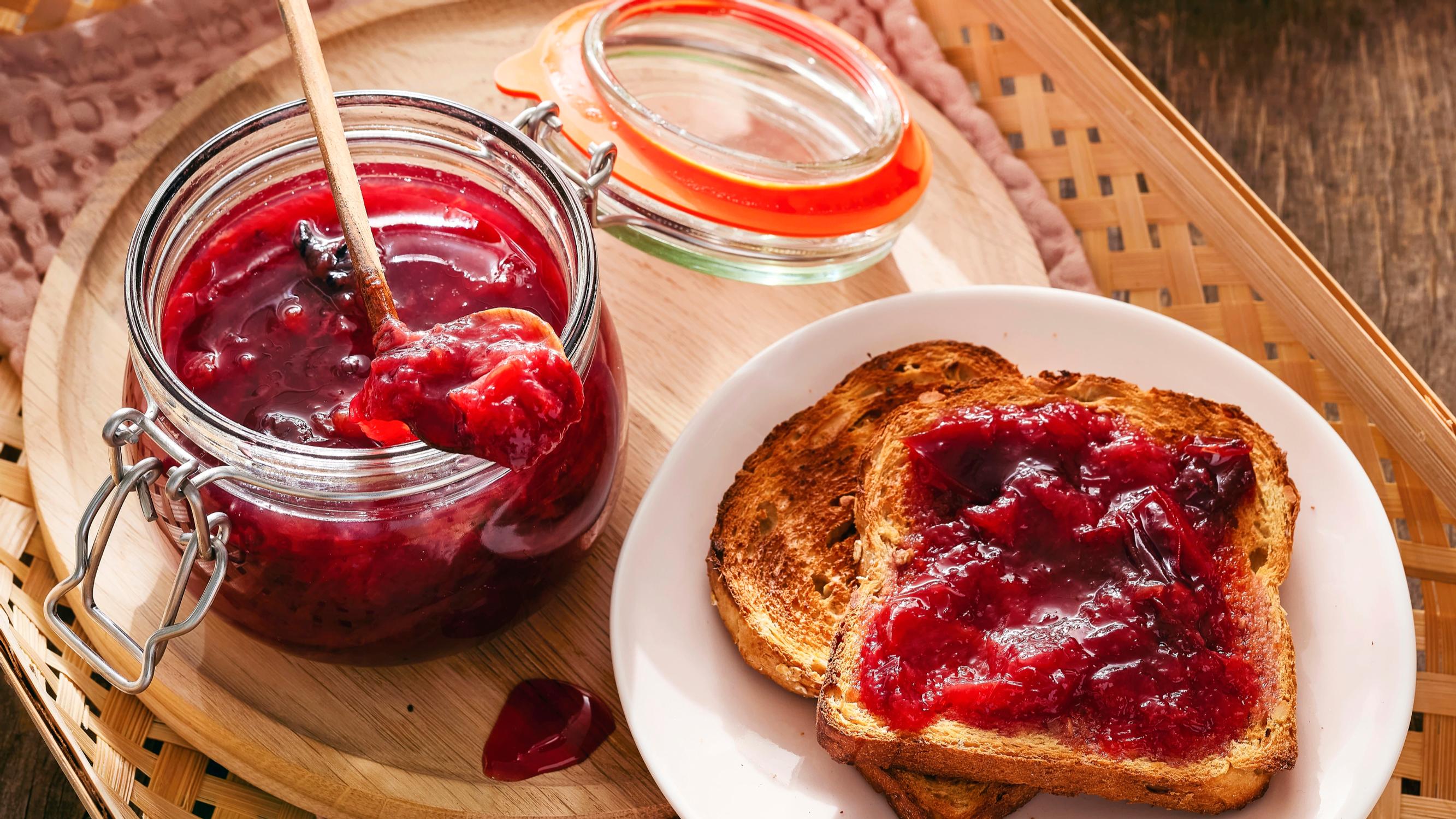 Helppo luumuhillo uunissa – katso resepti | Kotivinkki