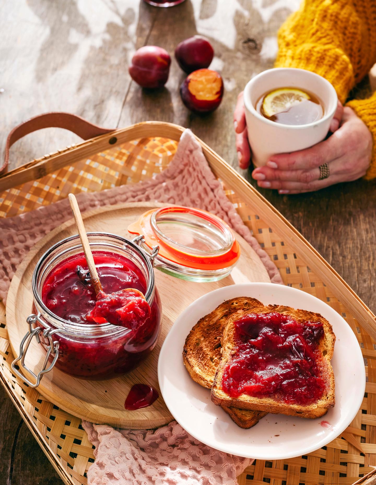 Helppo luumuhillo uunissa – katso resepti | Meillä kotona