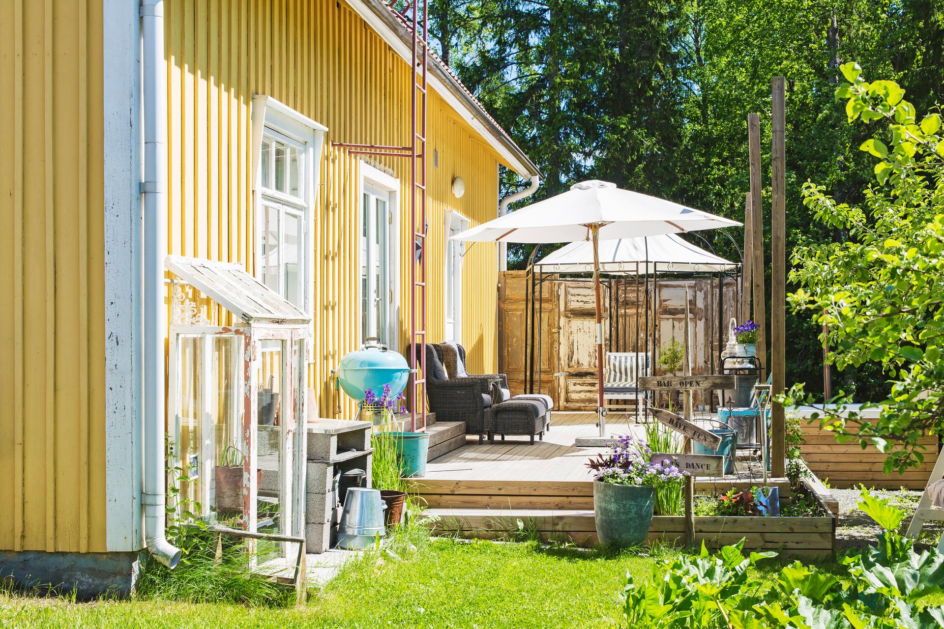 Mia ja Kimmo vaihtoivat talopaketin vanhaan puutaloon | Kotivinkki