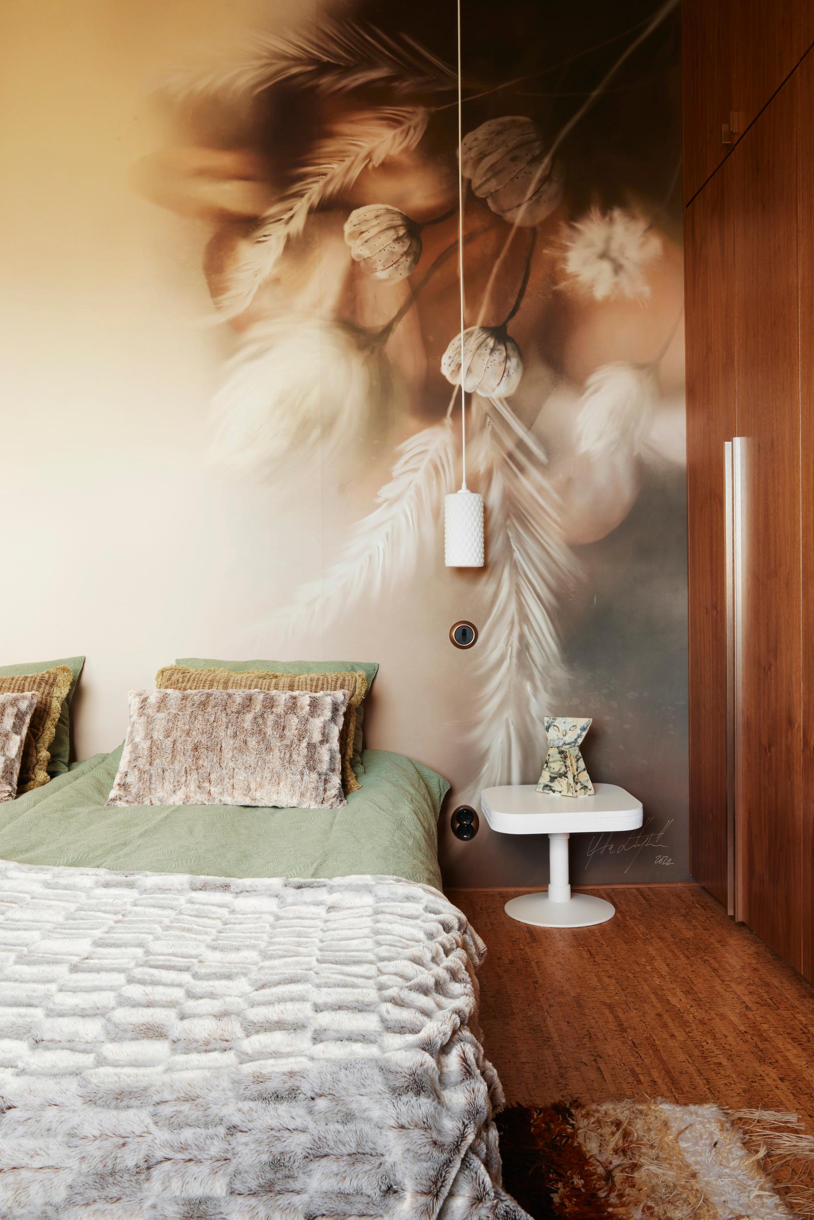 Pantonen vuoden väri 2025 sisustuksessa | Kotona