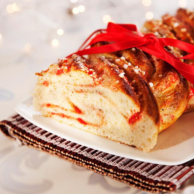 Kirsikkainen pullapitko – katso resepti! | Maku