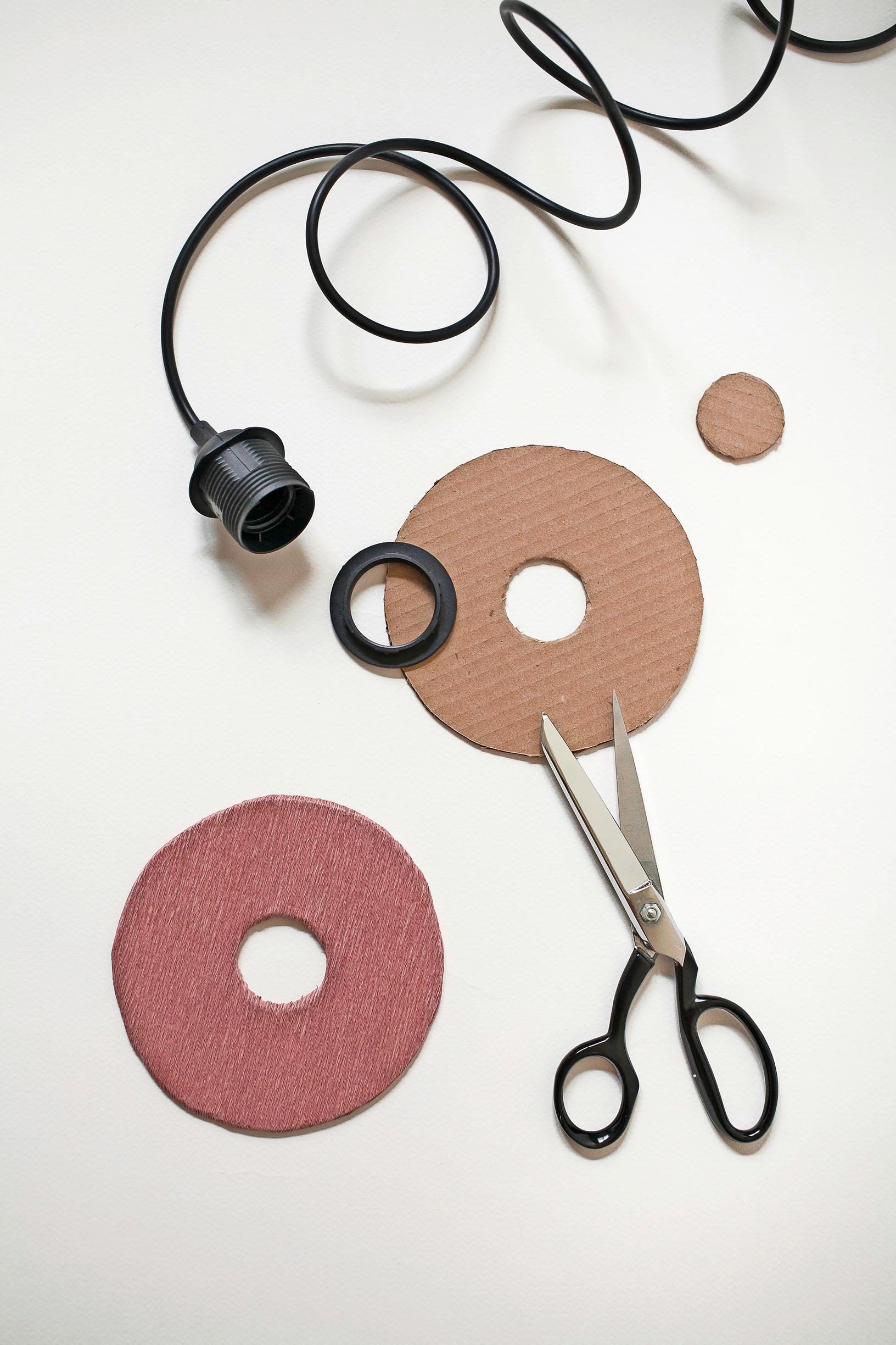 Jättikukkavalaisin kreppipaperista – katso ohje! | Kotivinkki