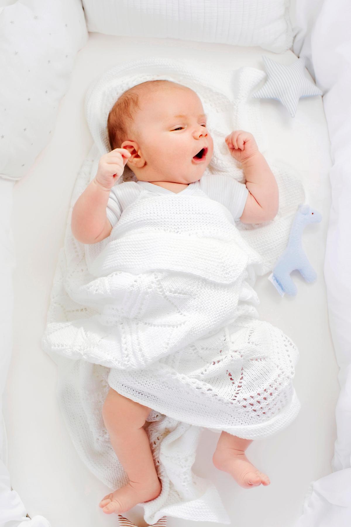 Neulottu vauvan peitto – katso ohje! | Kotona