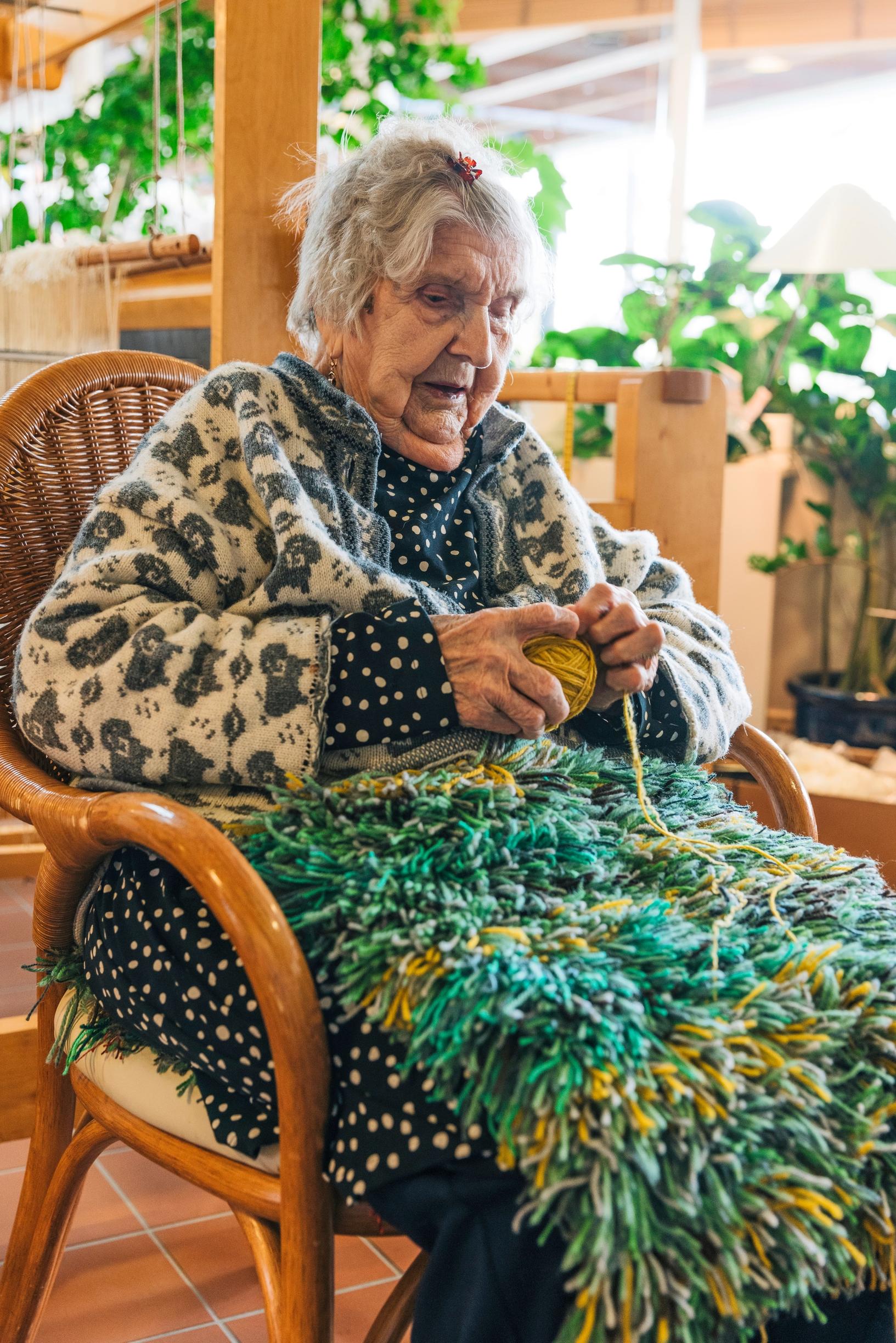 Elina Airikkala ja kutominen vanhustyössä | Kotivinkki