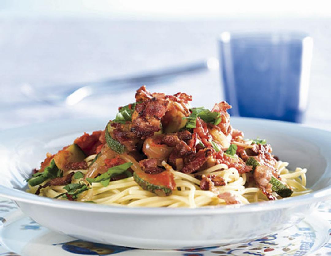 Pekonipasta alle 80-vuotiaille | Maku