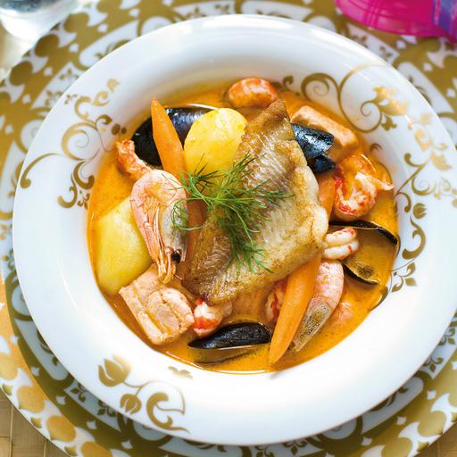 Ylellinen arkibouillabaisse – katso resepti | Maku