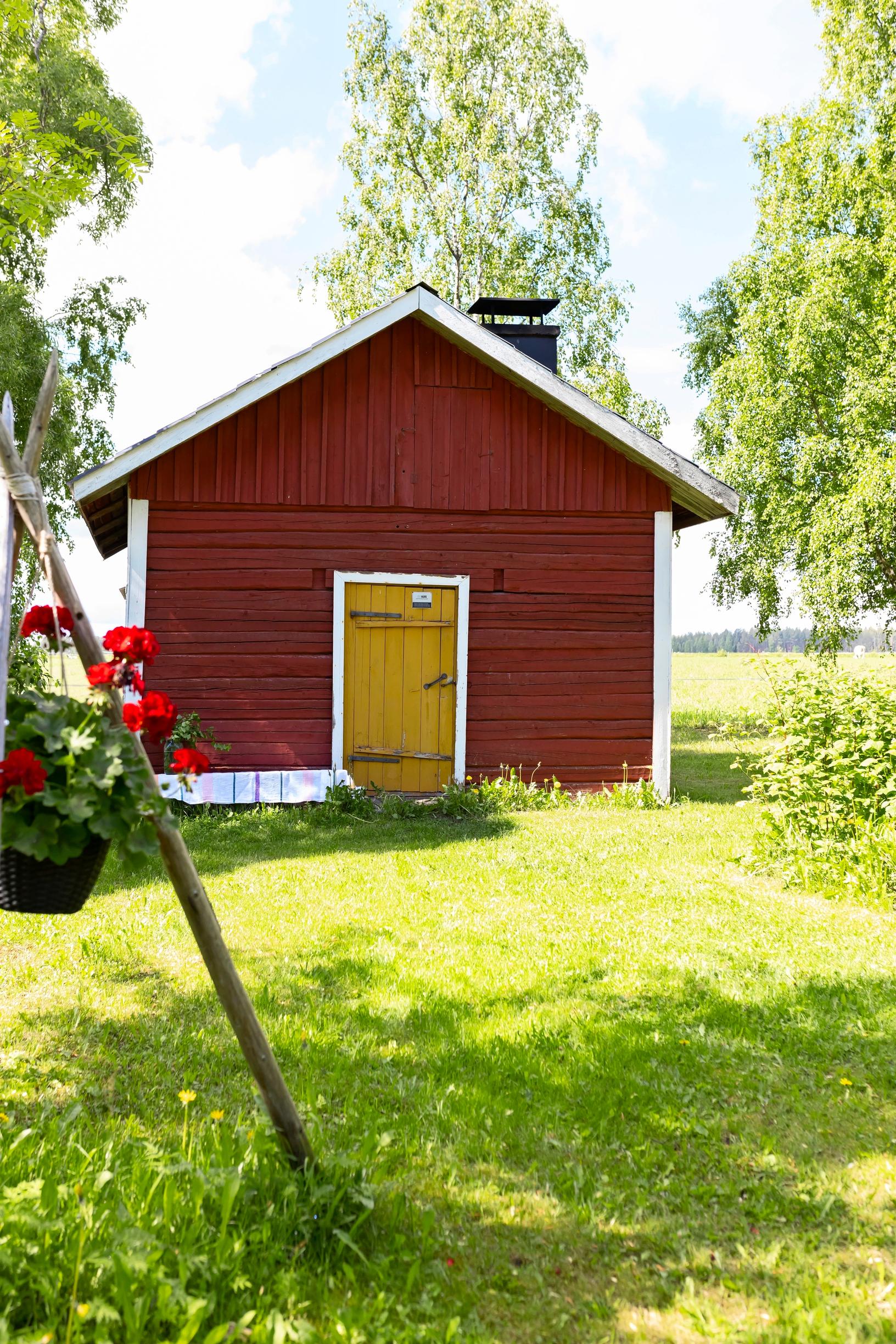 Kunnostettu vanha hirsitalo | Meidän Mökki