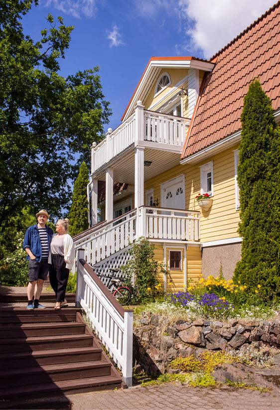 Tuomaksen ja Jonnan mansardikattoinen talo | Meillä kotona