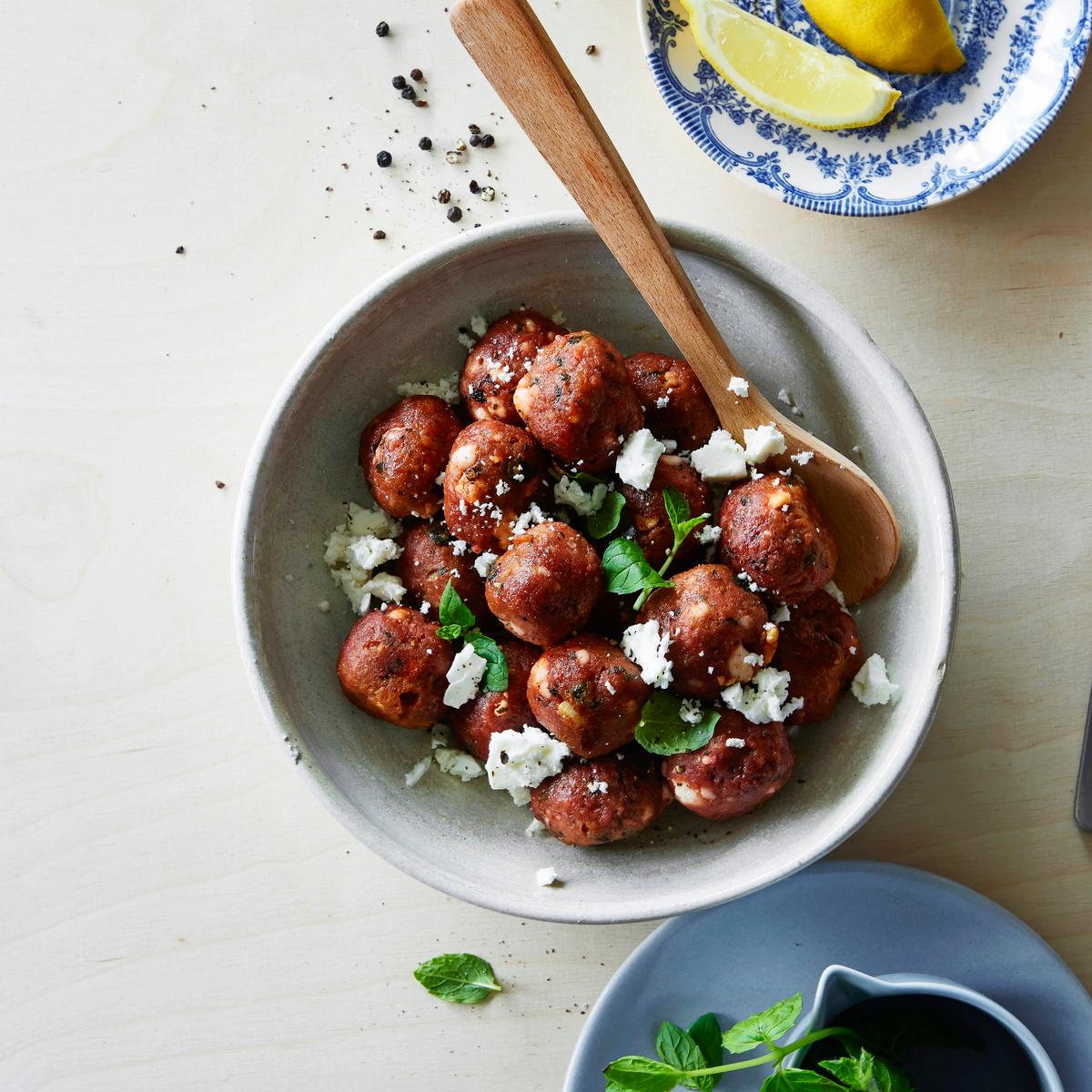 Kreikkalaiset kasvisjauhispyörykät – katso resepti! | Maku