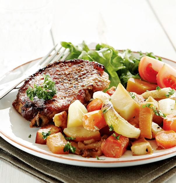 Porsaankyljykset ja juurekset uunissa | Maku