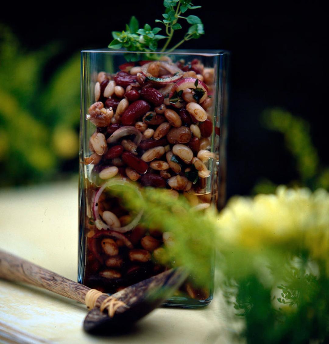 Valkosipulilla ja yrteillä marinoidut pavut – ohje! | Maku