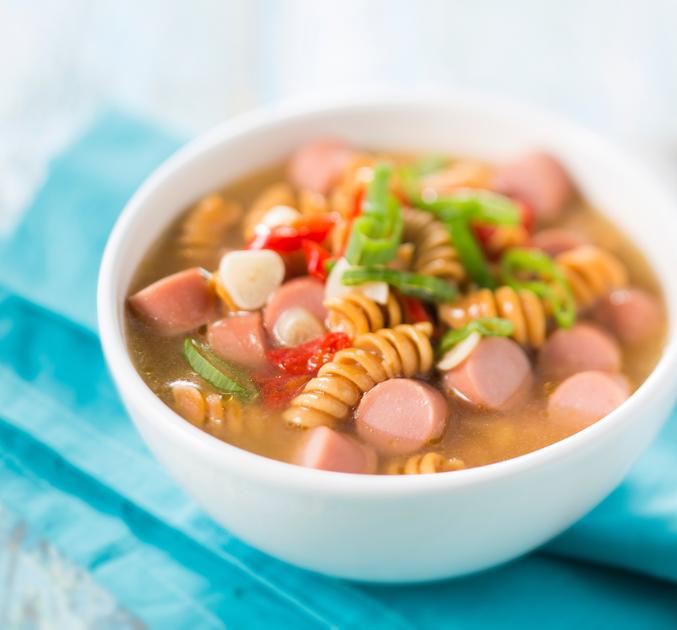 Nopea pasta-nakkikeitto | Kotivinkki