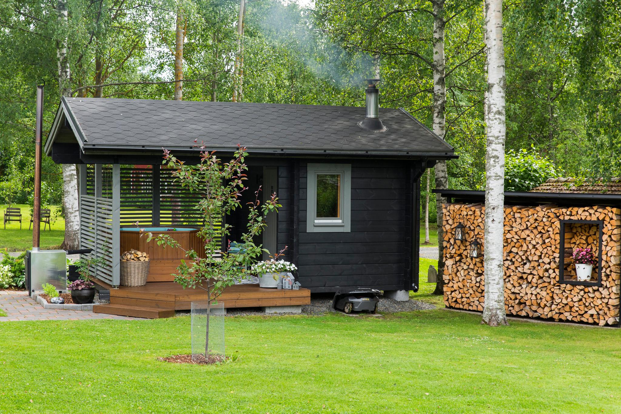 Tunnelmallinen pihasauna korvasi sähkösaunan | Meidän Mökki