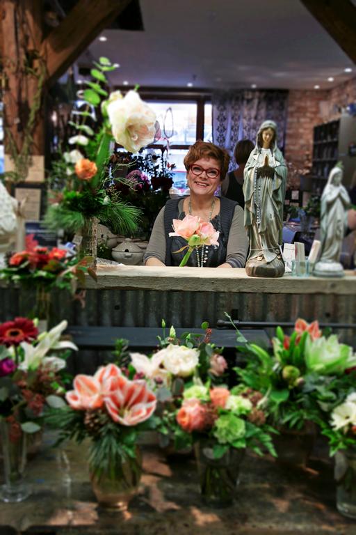 Valkovihreät joulukukka-asetelmat | Meillä kotona