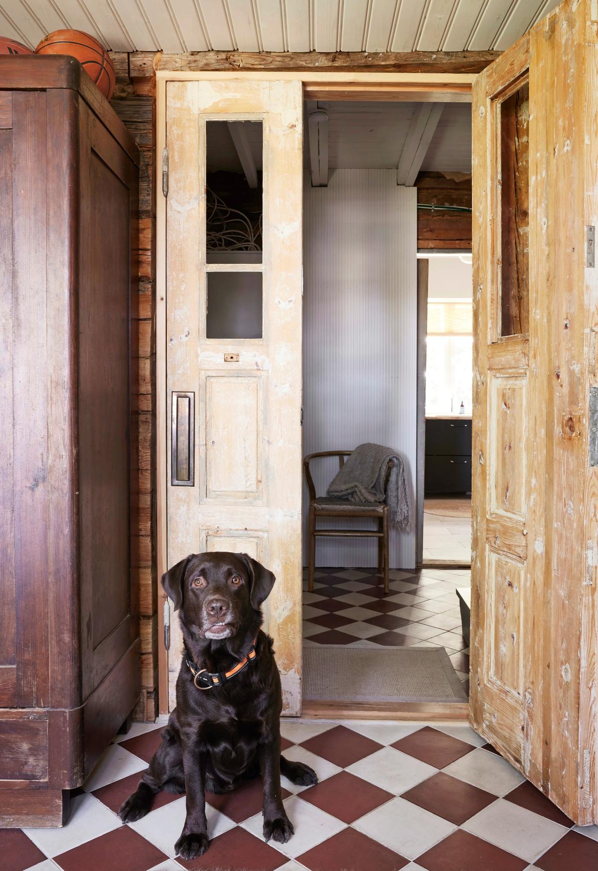 1800-luvun musta maalaistalo Iitissä | Meidän Talo