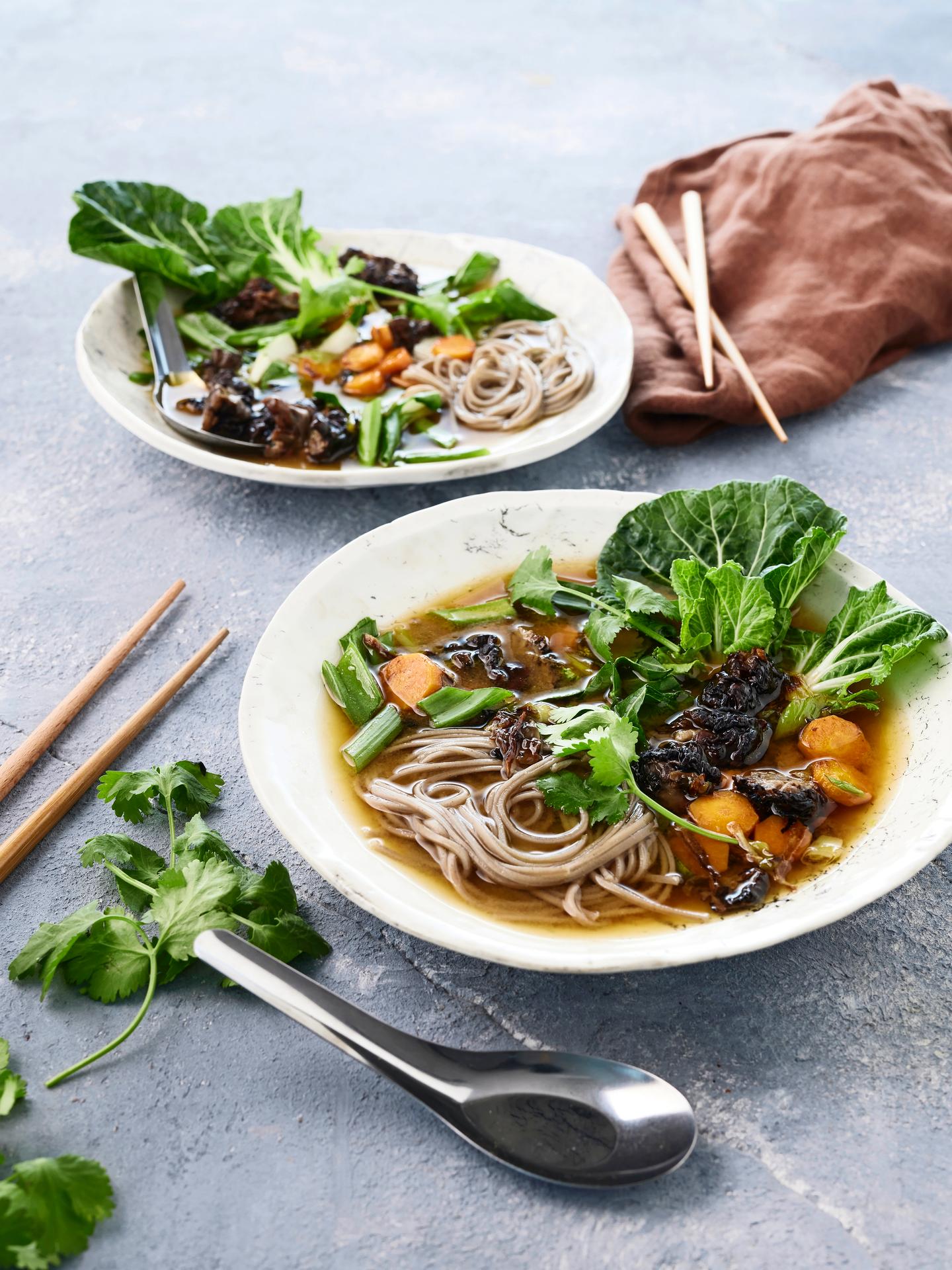 Korvasieni-misokeitto – katso resepti | Maku