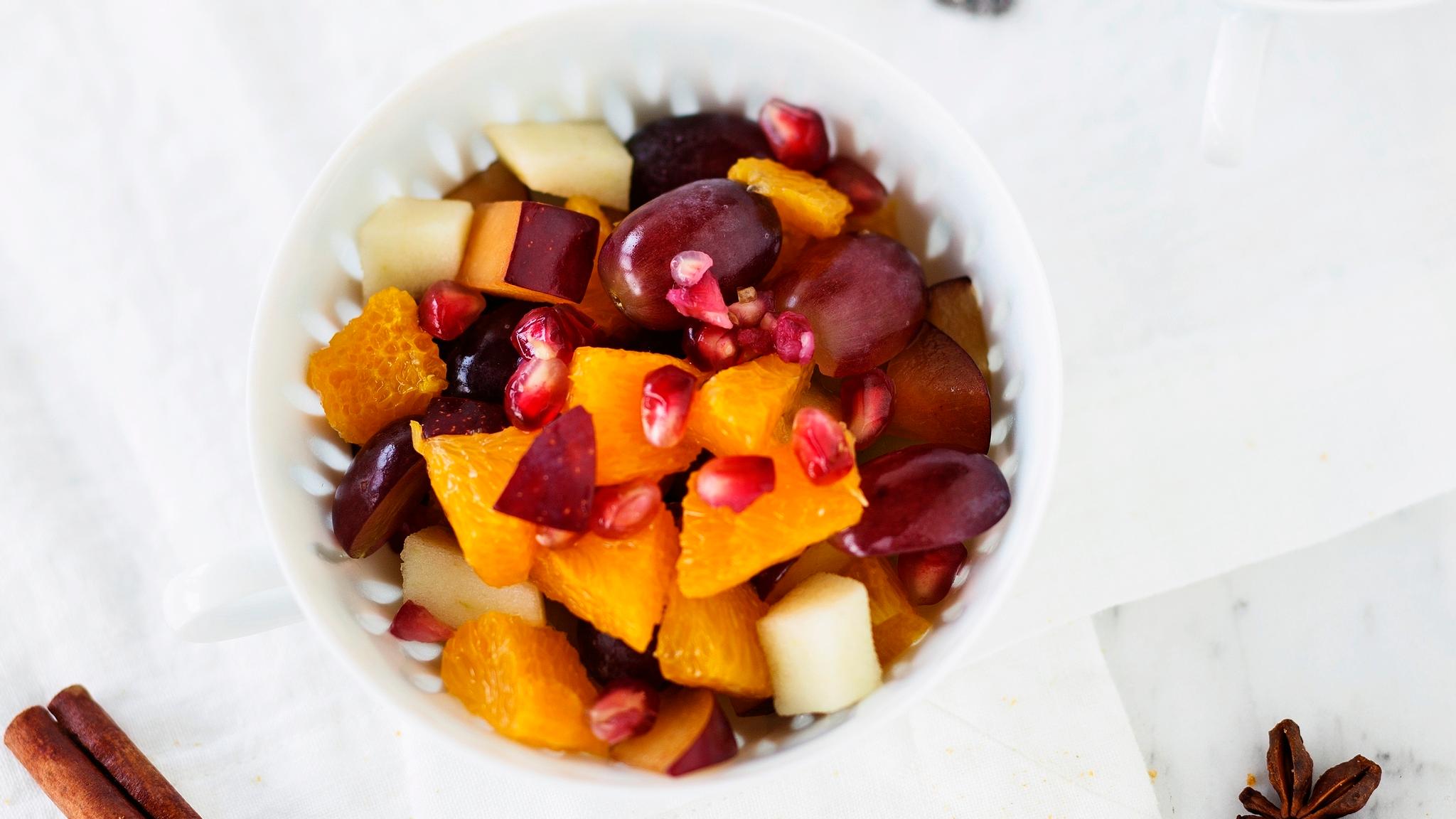 Paahdettu hedelmäsalaatti – katso ohje | Meillä kotona
