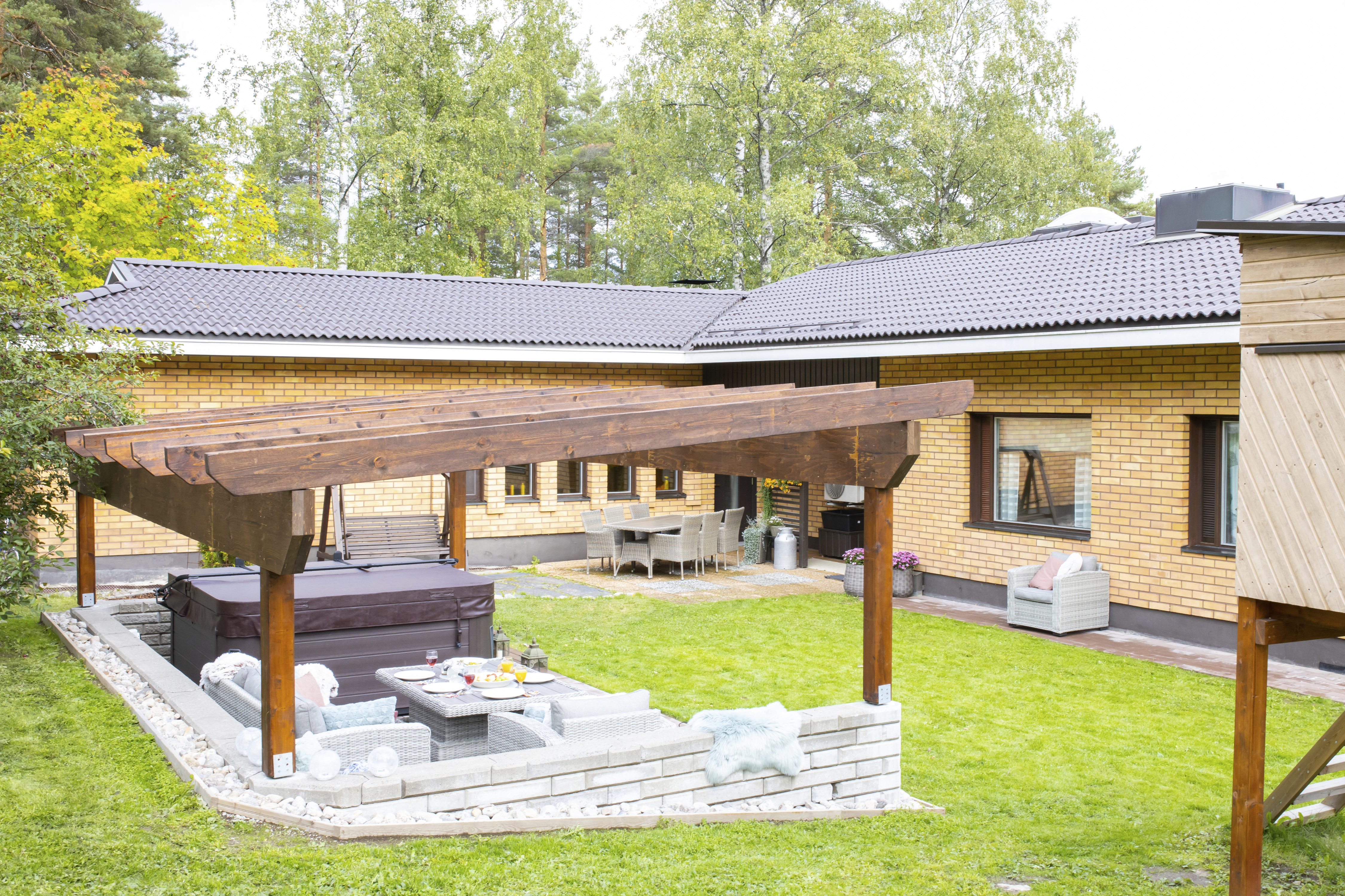 Rinnepihaan viihtyisä terassi | Meillä kotona