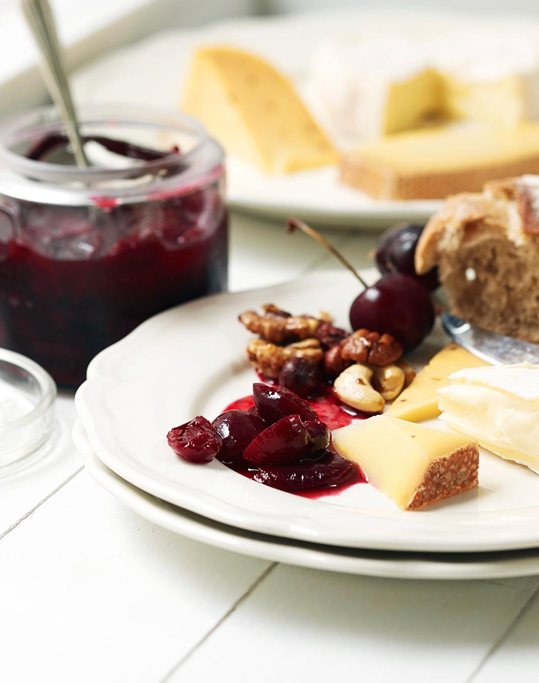 Kirsikka-lakritsihilloke – katso resepti! | Maku